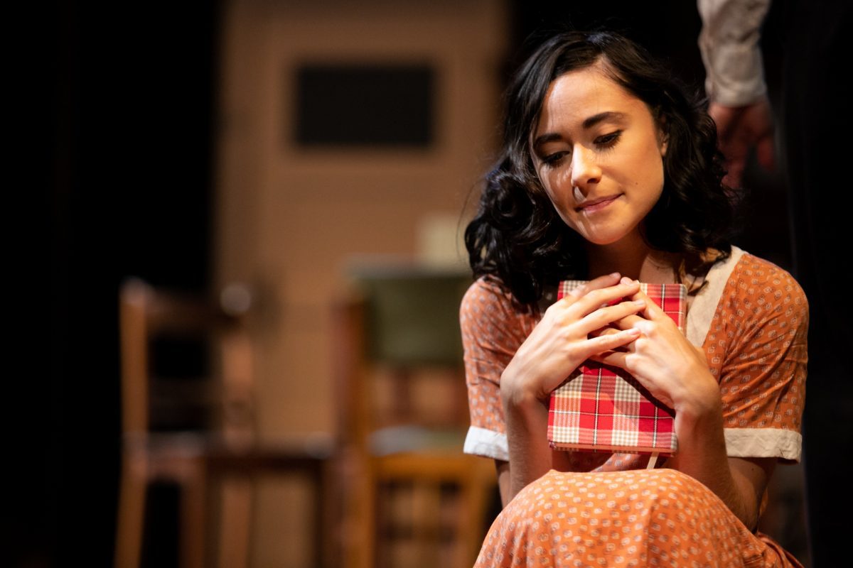 Beatriz Frazão dá vida a Anne Frank - Estórias Magazine